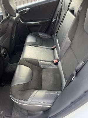 Balts Volvo V60 2011 Prienai, ar dzinēja tilpumu 1.98 L un nobraukumu 275 tūkst. km par 4999 €, foto 12 vietnē AUTOMOTO.COM.LV