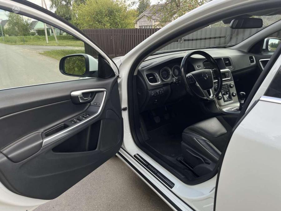 Balts Volvo V60 2011 Prienai, ar dzinēja tilpumu 1.98 L un nobraukumu 275 tūkst. km par 4999 €, foto 13 vietnē AUTOMOTO.COM.LV