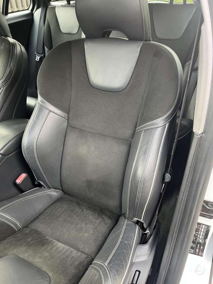 Balts Volvo V60 2011 Prienai, ar dzinēja tilpumu 1.98 L un nobraukumu 275 tūkst. km par 4999 €, foto 14 vietnē AUTOMOTO.COM.LV
