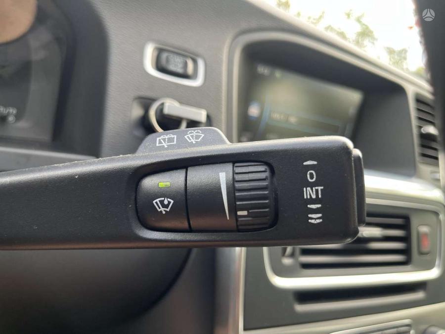 Balts Volvo V60 2011 Prienai, ar dzinēja tilpumu 1.98 L un nobraukumu 275 tūkst. km par 4999 €, foto 21 vietnē AUTOMOTO.COM.LV