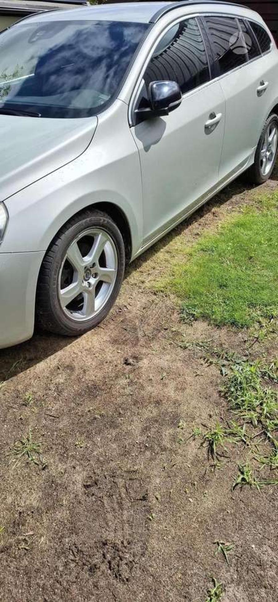 White Volvo V60 2011 in Alytus, with an engine capacity of 1.60 L and mileage of 321 thousand km for 4000 €, photo 3 on AUTOMOTO.COM.LV