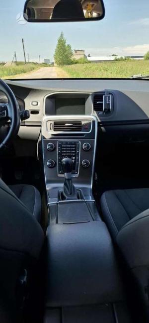 White Volvo V60 2011 in Alytus, with an engine capacity of 1.60 L and mileage of 321 thousand km for 4000 €, photo 13 on AUTOMOTO.COM.LV