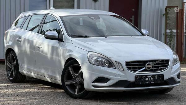 White Volvo V60 2011 in Ukmerge, with an engine capacity of 1.56 L and mileage of 320 thousand km for 4300 €, photo 3 on AUTOMOTO.COM.LV