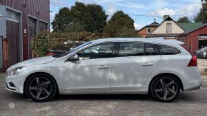 White Volvo V60 2011 in Ukmerge, with an engine capacity of 1.56 L and mileage of 320 thousand km for 4300 €, photo 9 on AUTOMOTO.COM.LV