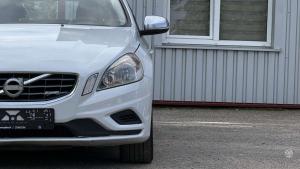 White Volvo V60 2011 in Ukmerge, with an engine capacity of 1.56 L and mileage of 320 thousand km for 4300 €, photo 12 on AUTOMOTO.COM.LV