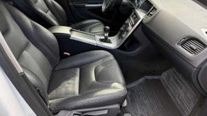 White Volvo V60 2011 in Ukmerge, with an engine capacity of 1.56 L and mileage of 320 thousand km for 4300 €, photo 15 on AUTOMOTO.COM.LV
