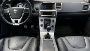 White Volvo V60 2011 in Ukmerge, with an engine capacity of 1.56 L and mileage of 320 thousand km for 4300 €, photo 18 on AUTOMOTO.COM.LV