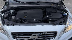 White Volvo V60 2011 in Ukmerge, with an engine capacity of 1.56 L and mileage of 320 thousand km for 4300 €, photo 22 on AUTOMOTO.COM.LV