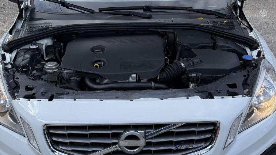 White Volvo V60 2011 in Ukmerge, with an engine capacity of 1.56 L and mileage of 320 thousand km for 4300 €, photo 22 on AUTOMOTO.COM.LV