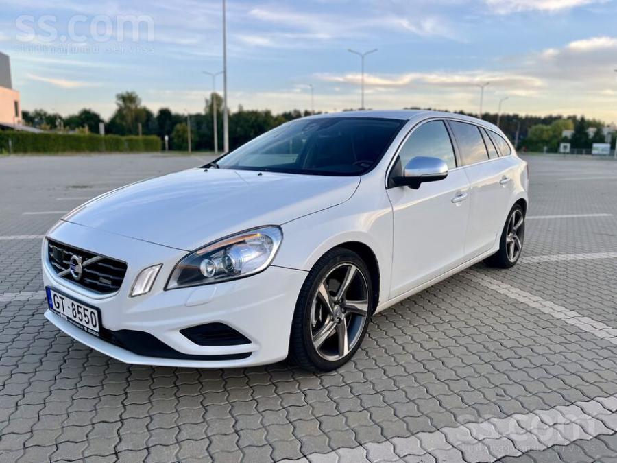 Balts Volvo V60 2011 Rīga, ar dzinēja tilpumu 2.40 L un nobraukumu 360 tūkst. km par 4000 €, foto 1 vietnē AUTOMOTO.COM.LV