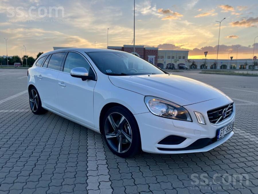 Balts Volvo V60 2011 Rīga, ar dzinēja tilpumu 2.40 L un nobraukumu 360 tūkst. km par 4000 €, foto 3 vietnē AUTOMOTO.COM.LV