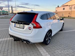 Balts Volvo V60 2011 Rīga, ar dzinēja tilpumu 2.40 L un nobraukumu 360 tūkst. km par 4000 €, foto 4 vietnē AUTOMOTO.COM.LV