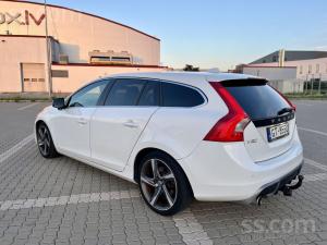 Balts Volvo V60 2011 Rīga, ar dzinēja tilpumu 2.40 L un nobraukumu 360 tūkst. km par 4000 €, foto 5 vietnē AUTOMOTO.COM.LV