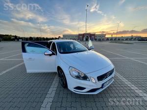 Balts Volvo V60 2011 Rīga, ar dzinēja tilpumu 2.40 L un nobraukumu 360 tūkst. km par 4000 €, foto 7 vietnē AUTOMOTO.COM.LV