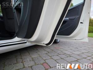 Balts Volvo V60 2011 Rīga, ar dzinēja tilpumu 2.00 L un nobraukumu 221 tūkst. km par 6950 €, foto 42 vietnē AUTOMOTO.COM.LV