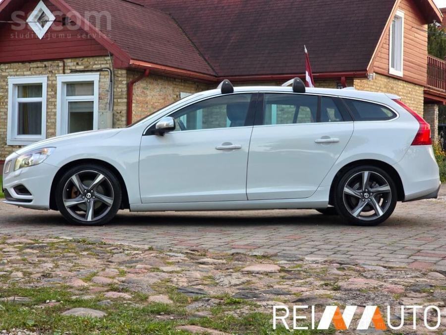 Balts Volvo V60 2011 Rīga, ar dzinēja tilpumu 2.00 L un nobraukumu 221 tūkst. km par 6950 €, foto 3 vietnē AUTOMOTO.COM.LV