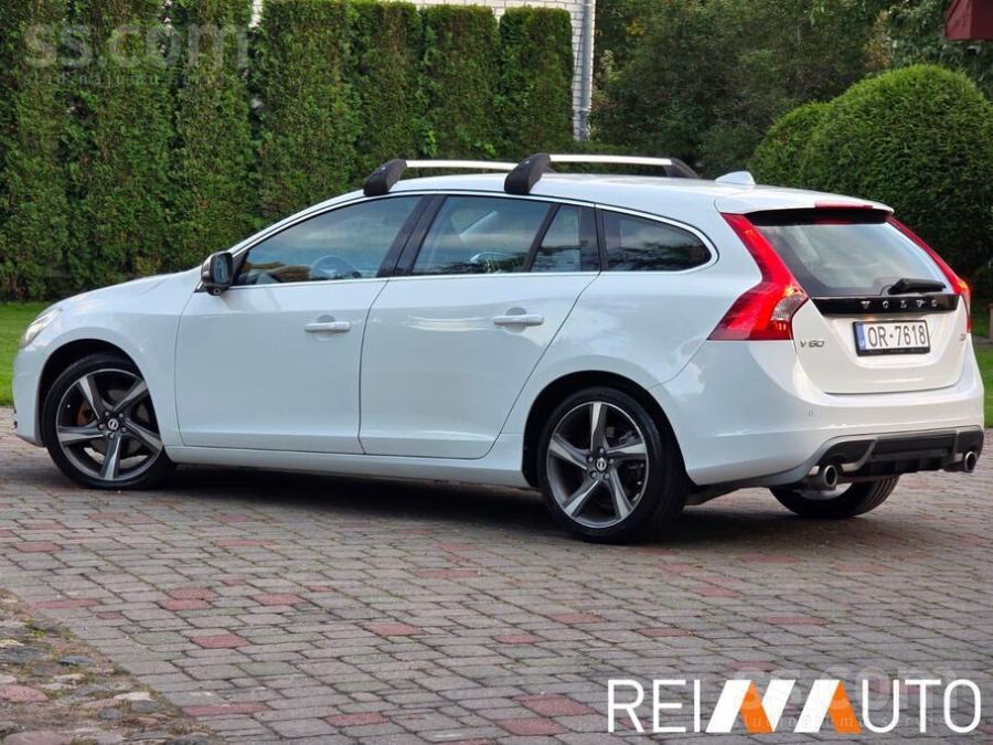 Balts Volvo V60 2011 Rīga, ar dzinēja tilpumu 2.00 L un nobraukumu 221 tūkst. km par 6950 €, foto 4 vietnē AUTOMOTO.COM.LV