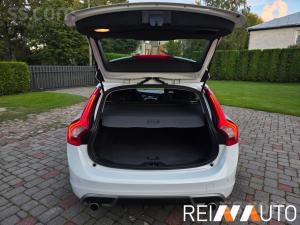 Balts Volvo V60 2011 Rīga, ar dzinēja tilpumu 2.00 L un nobraukumu 221 tūkst. km par 6950 €, foto 13 vietnē AUTOMOTO.COM.LV