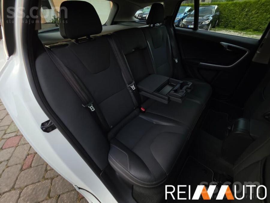 Balts Volvo V60 2011 Rīga, ar dzinēja tilpumu 2.00 L un nobraukumu 221 tūkst. km par 6950 €, foto 16 vietnē AUTOMOTO.COM.LV