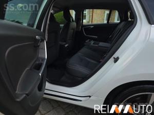Balts Volvo V60 2011 Rīga, ar dzinēja tilpumu 2.00 L un nobraukumu 221 tūkst. km par 6950 €, foto 18 vietnē AUTOMOTO.COM.LV
