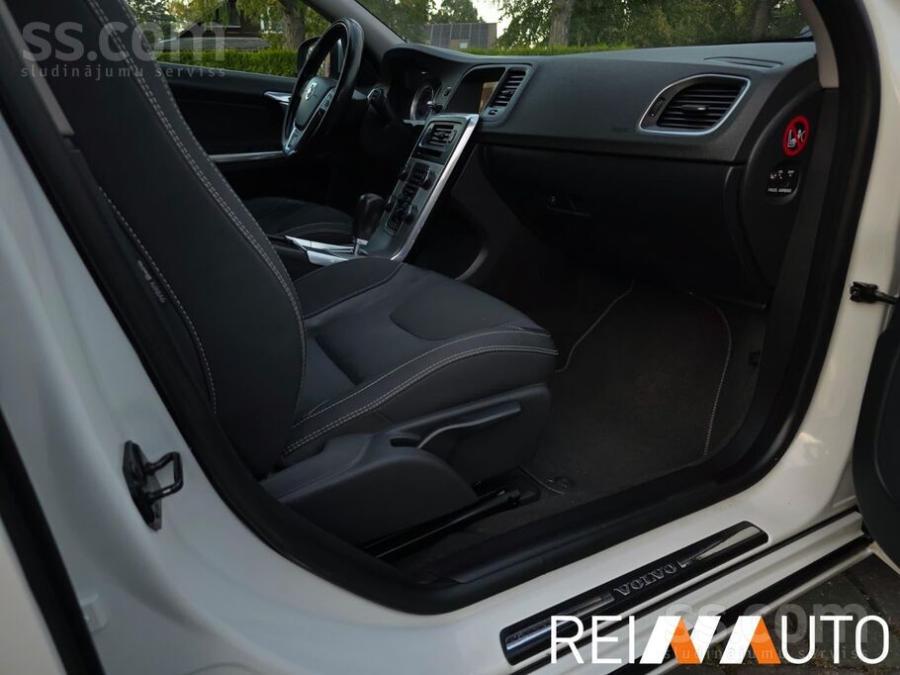 Balts Volvo V60 2011 Rīga, ar dzinēja tilpumu 2.00 L un nobraukumu 221 tūkst. km par 6950 €, foto 19 vietnē AUTOMOTO.COM.LV