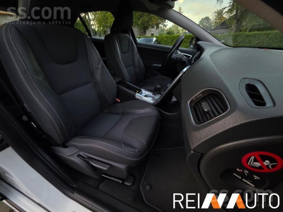 Balts Volvo V60 2011 Rīga, ar dzinēja tilpumu 2.00 L un nobraukumu 221 tūkst. km par 6950 €, foto 21 vietnē AUTOMOTO.COM.LV