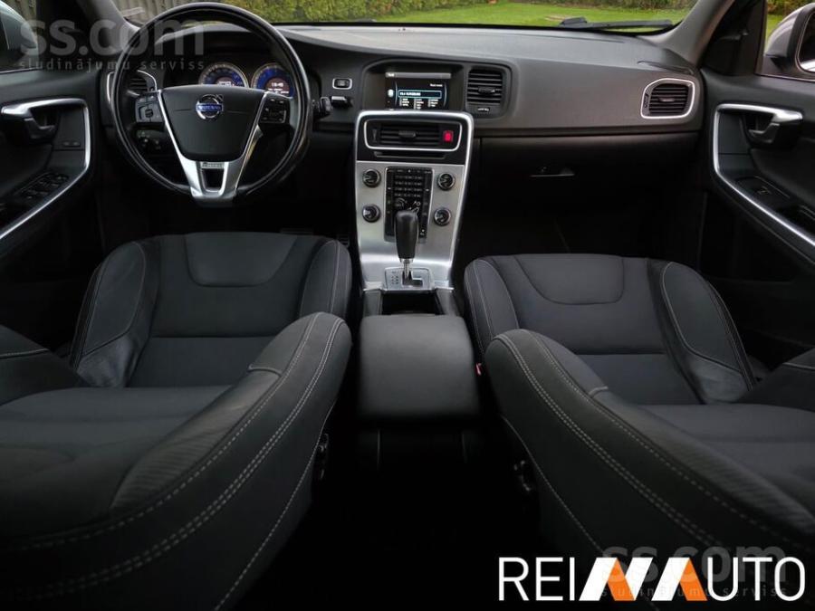 Balts Volvo V60 2011 Rīga, ar dzinēja tilpumu 2.00 L un nobraukumu 221 tūkst. km par 6950 €, foto 23 vietnē AUTOMOTO.COM.LV