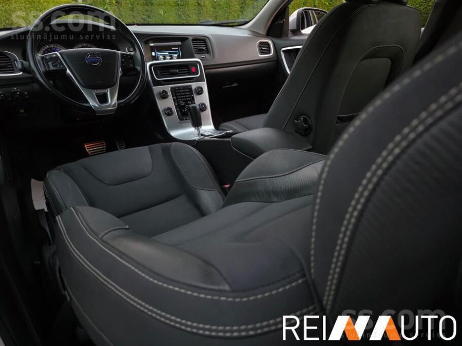 Balts Volvo V60 2011 Rīga, ar dzinēja tilpumu 2.00 L un nobraukumu 221 tūkst. km par 6950 €, foto 24 vietnē AUTOMOTO.COM.LV