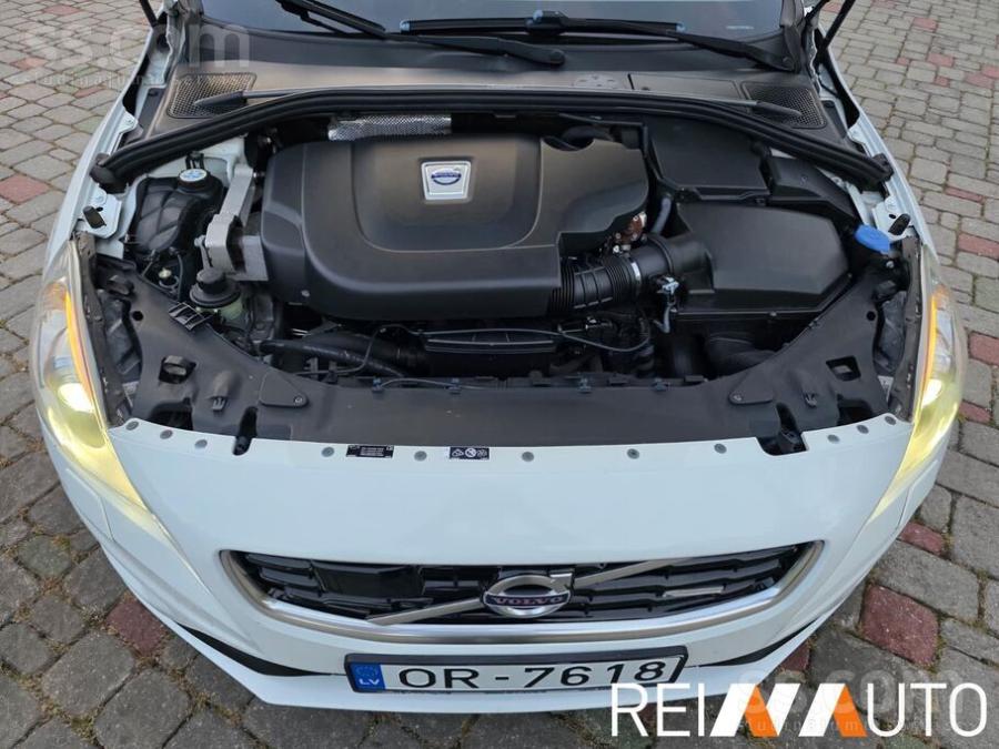 Balts Volvo V60 2011 Rīga, ar dzinēja tilpumu 2.00 L un nobraukumu 221 tūkst. km par 6950 €, foto 37 vietnē AUTOMOTO.COM.LV