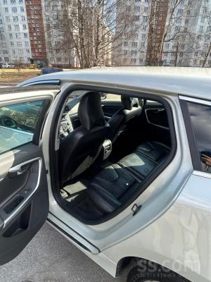 Белый Вольво B60 2011 в Рига, объемом двигателя 2.40 л и пробегом 225 тыс. км за 7000 €, фото 5 на AUTOMOTO.COM.LV