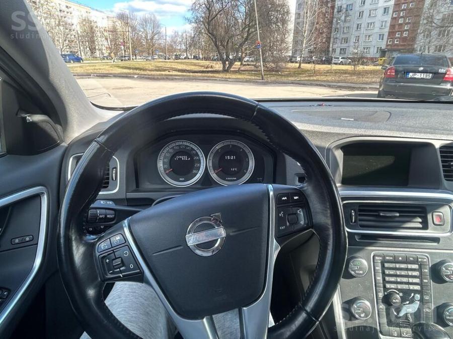 Белый Вольво B60 2011 в Рига, объемом двигателя 2.40 л и пробегом 225 тыс. км за 7000 €, фото 7 на AUTOMOTO.COM.LV