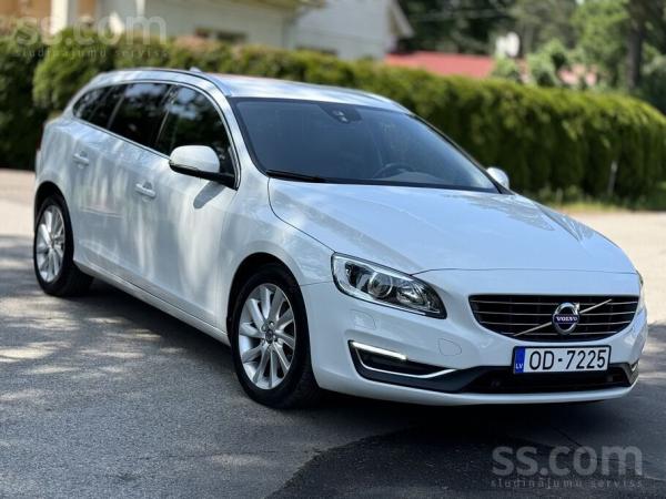 Balts Volvo V60 2012 Jūrmala, ar dzinēja tilpumu 2.00 L un nobraukumu 0 tūkst. km par 11995 €, foto 2 vietnē AUTOMOTO.COM.LV