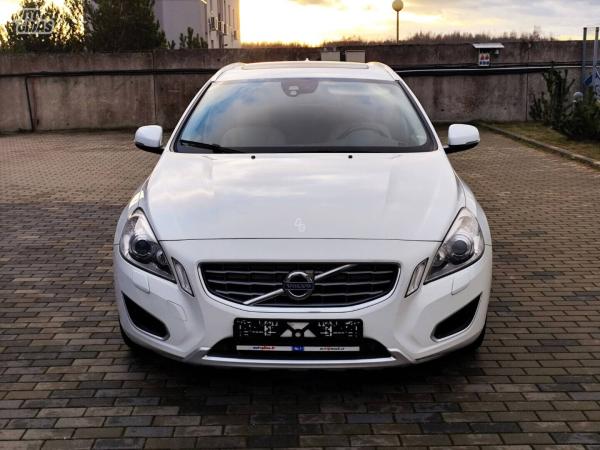 White Volvo V60 2012 in Siauliai, with an engine capacity of 1.60 L and mileage of 228 thousand km for 5650 €, photo 3 on AUTOMOTO.COM.LV