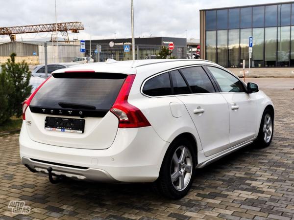 White Volvo V60 2012 in Siauliai, with an engine capacity of 1.60 L and mileage of 228 thousand km for 5650 €, photo 4 on AUTOMOTO.COM.LV