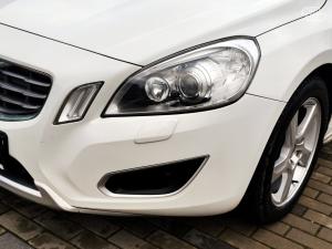 Balts Volvo V60 2012 Šauļi, ar dzinēja tilpumu 1.60 L un nobraukumu 228 tūkst. km par 5650 €, foto 25 vietnē AUTOMOTO.COM.LV