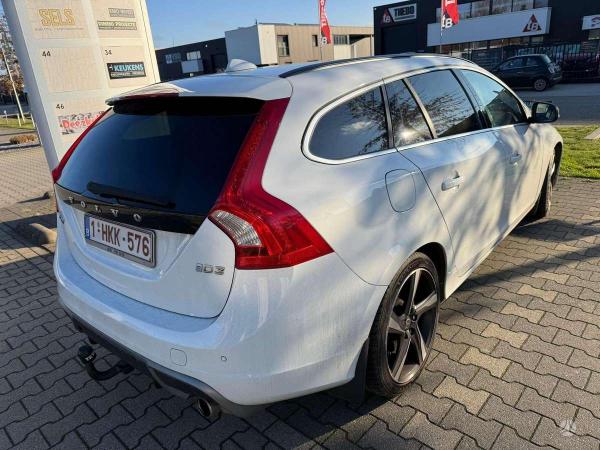 Balts Volvo V60 2012 Utena, ar dzinēja tilpumu 2.00 L un nobraukumu 235 tūkst. km par 6350 €, foto 8 vietnē AUTOMOTO.COM.LV