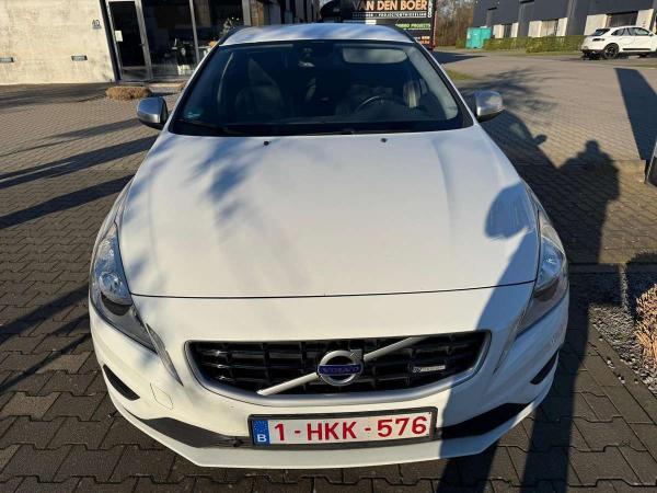 Balts Volvo V60 2012 Utena, ar dzinēja tilpumu 2.00 L un nobraukumu 235 tūkst. km par 6350 €, foto 2 vietnē AUTOMOTO.COM.LV