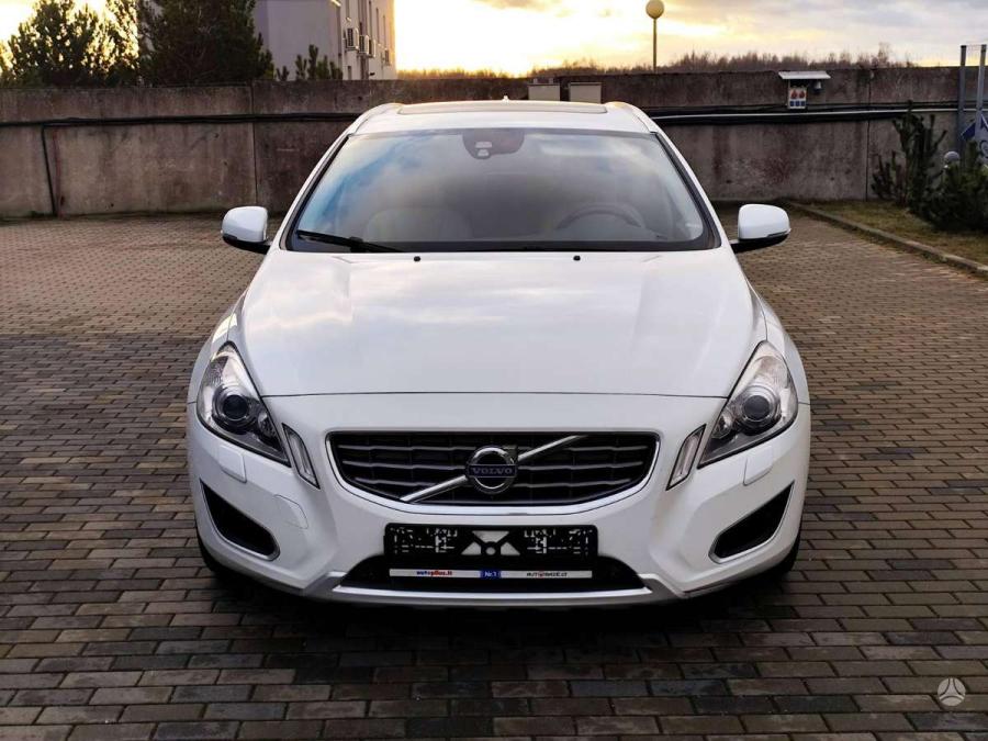 Balts Volvo V60 2012 Šauļi, ar dzinēja tilpumu 1.56 L un nobraukumu 228 tūkst. km par 6200 €, foto 1 vietnē AUTOMOTO.COM.LV