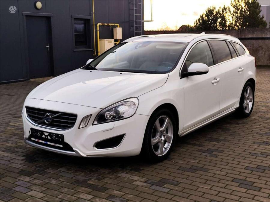 Balts Volvo V60 2012 Šauļi, ar dzinēja tilpumu 1.56 L un nobraukumu 228 tūkst. km par 6200 €, foto 3 vietnē AUTOMOTO.COM.LV