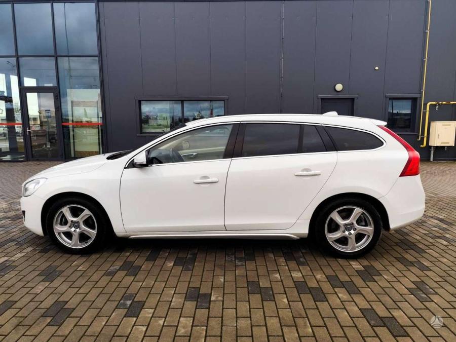 Balts Volvo V60 2012 Šauļi, ar dzinēja tilpumu 1.56 L un nobraukumu 228 tūkst. km par 6200 €, foto 4 vietnē AUTOMOTO.COM.LV