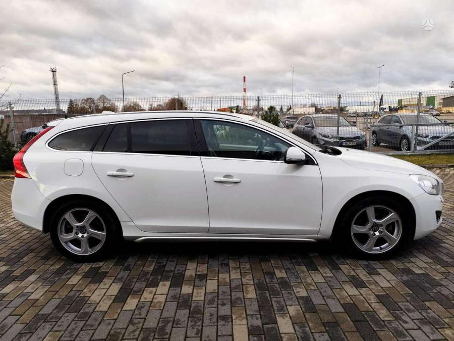 Balts Volvo V60 2012 Šauļi, ar dzinēja tilpumu 1.56 L un nobraukumu 228 tūkst. km par 6200 €, foto 5 vietnē AUTOMOTO.COM.LV
