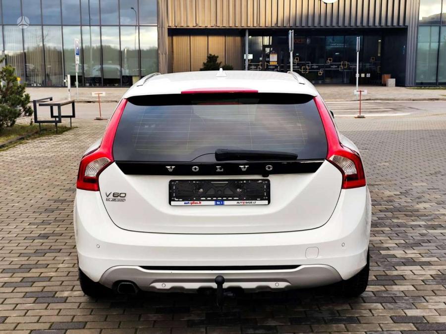 Balts Volvo V60 2012 Šauļi, ar dzinēja tilpumu 1.56 L un nobraukumu 228 tūkst. km par 6200 €, foto 8 vietnē AUTOMOTO.COM.LV