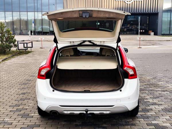 Balts Volvo V60 2012 Šauļi, ar dzinēja tilpumu 1.56 L un nobraukumu 228 tūkst. km par 6200 €, foto 9 vietnē AUTOMOTO.COM.LV