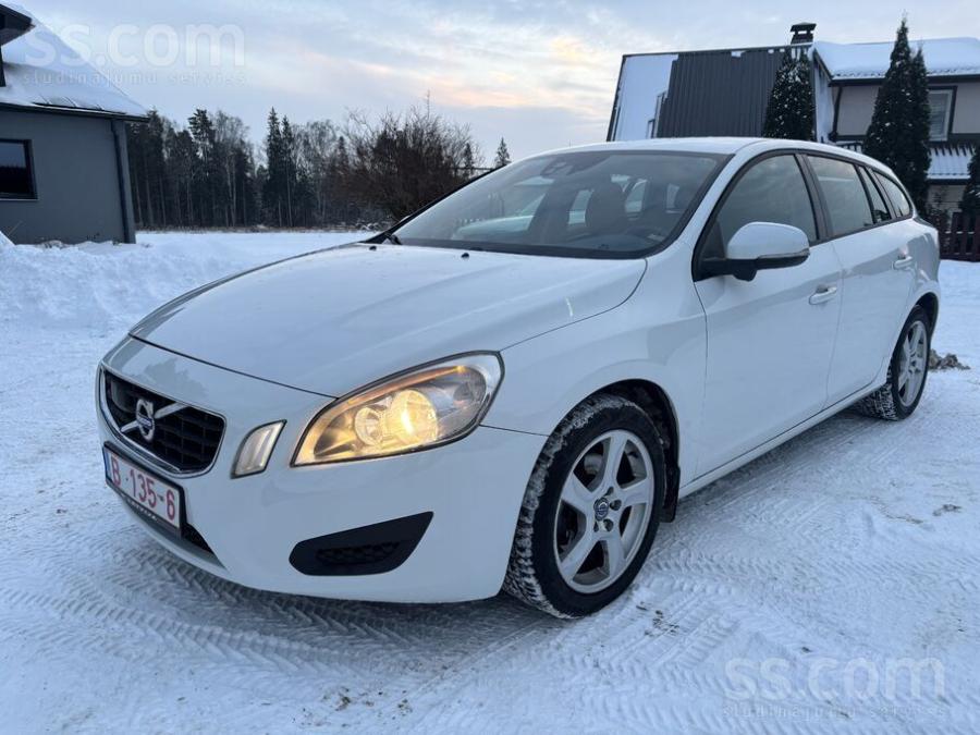 Balts Volvo V60 2012 Jelgava, ar dzinēja tilpumu 2.00 L un nobraukumu 0 tūkst. km par 5899 €, foto 1 vietnē AUTOMOTO.COM.LV