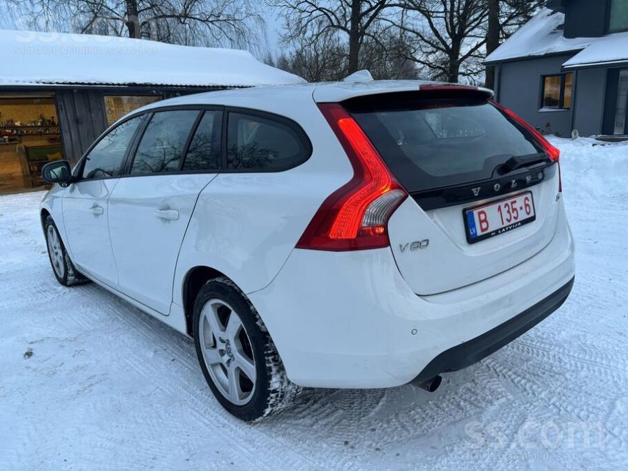 Balts Volvo V60 2012 Jelgava, ar dzinēja tilpumu 2.00 L un nobraukumu 0 tūkst. km par 5899 €, foto 3 vietnē AUTOMOTO.COM.LV