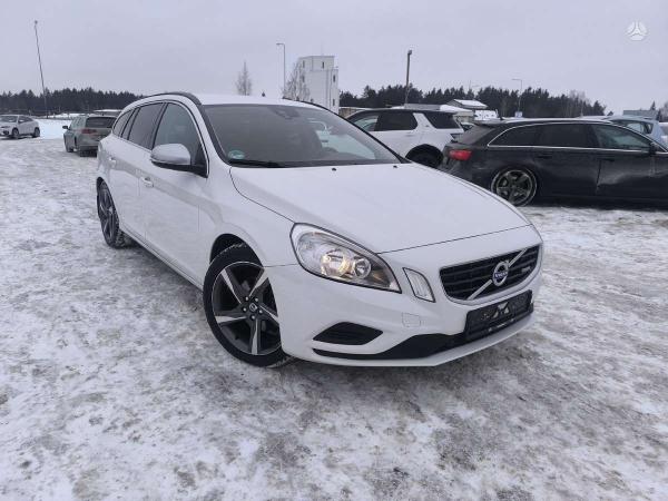Balts Volvo V60 2012 Utena, ar dzinēja tilpumu 2.00 L un nobraukumu 235 tūkst. km par 6250 €, foto 1 vietnē AUTOMOTO.COM.LV