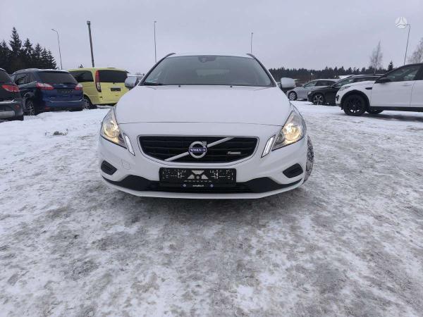 Balts Volvo V60 2012 Utena, ar dzinēja tilpumu 2.00 L un nobraukumu 235 tūkst. km par 6250 €, foto 3 vietnē AUTOMOTO.COM.LV