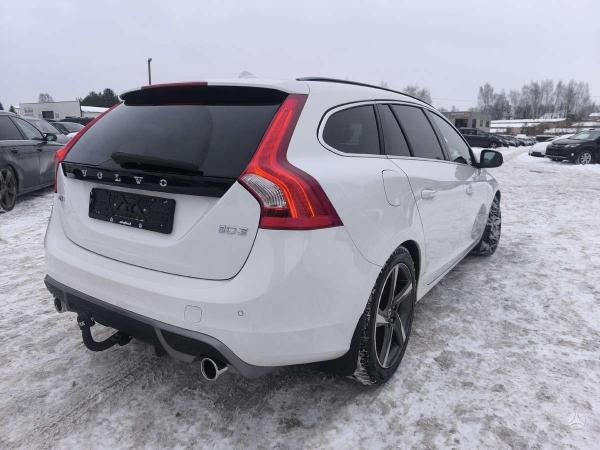 Balts Volvo V60 2012 Utena, ar dzinēja tilpumu 2.00 L un nobraukumu 235 tūkst. km par 6250 €, foto 5 vietnē AUTOMOTO.COM.LV