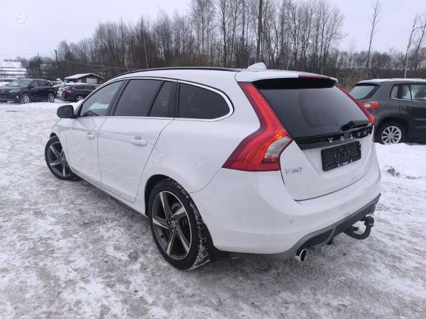Balts Volvo V60 2012 Utena, ar dzinēja tilpumu 2.00 L un nobraukumu 235 tūkst. km par 6250 €, foto 6 vietnē AUTOMOTO.COM.LV