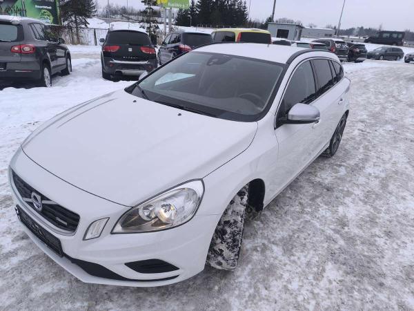 Balts Volvo V60 2012 Utena, ar dzinēja tilpumu 2.00 L un nobraukumu 235 tūkst. km par 6250 €, foto 8 vietnē AUTOMOTO.COM.LV